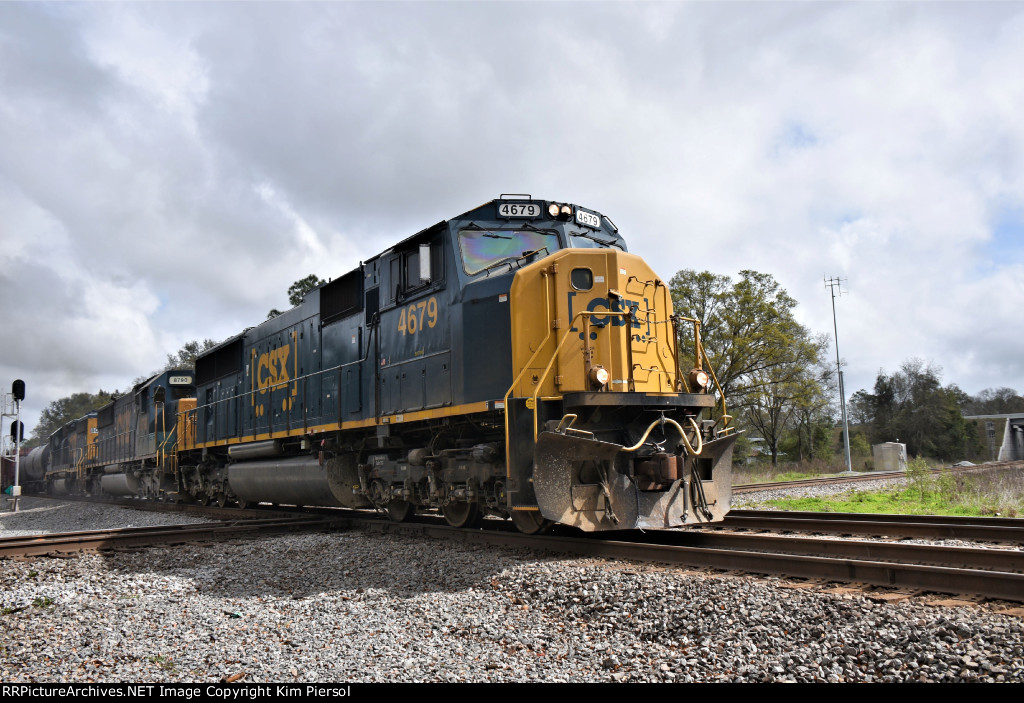 CSX 4679 Q452